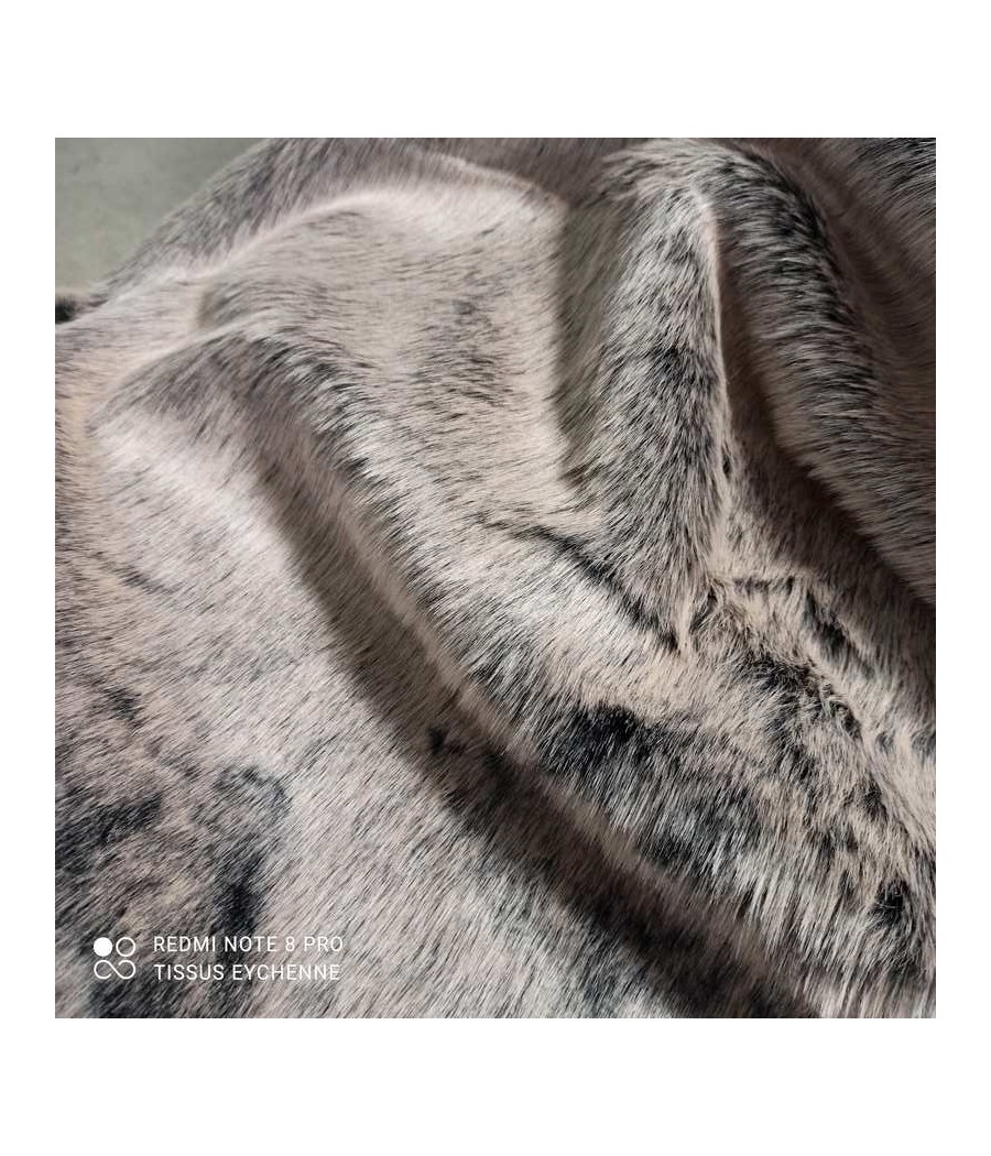 Tissu Fausse Fourrure luxe poil long, toute douce vendu au mètre